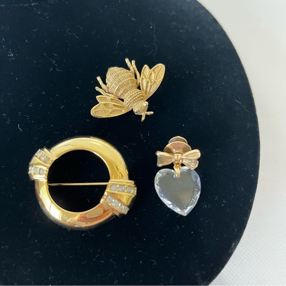 Avon | Jewelry | Vintage Avon Brooch Set Gold Tone Bee Heart | Poshmark